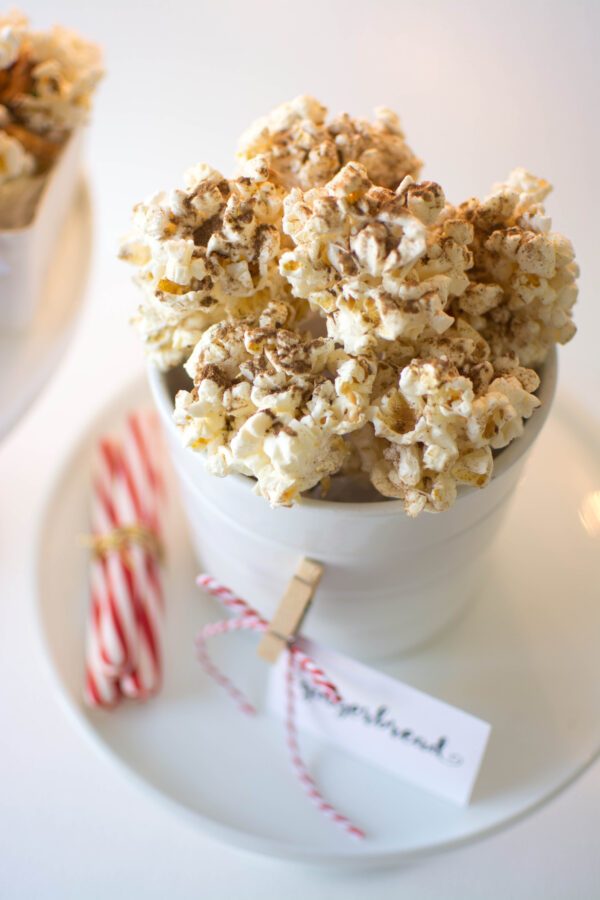 How to set up a Holiday Popcorn Bar This Holiday Season
