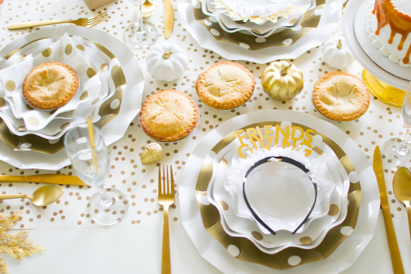 Set up Fabulous Friendsgiving Fall Tablescape to celebrate Thanksgiving