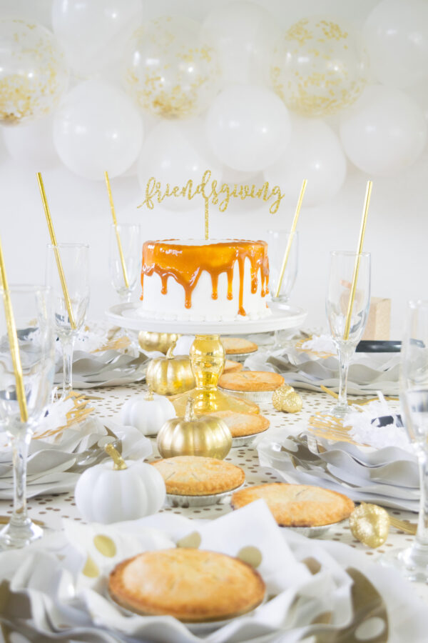 Set up Fabulous Friendsgiving Fall Tablescape to celebrate Thanksgiving