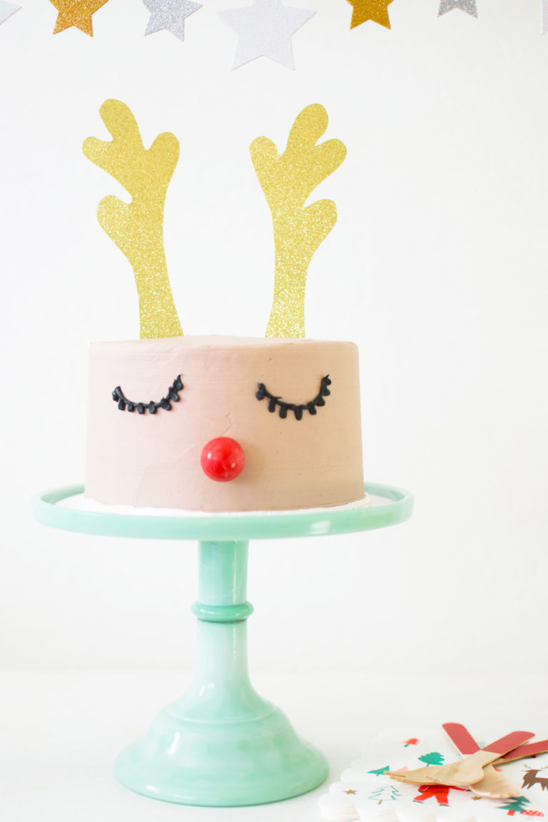 DIY Reindeer Cake Tutorial step by step tutorial on the blog