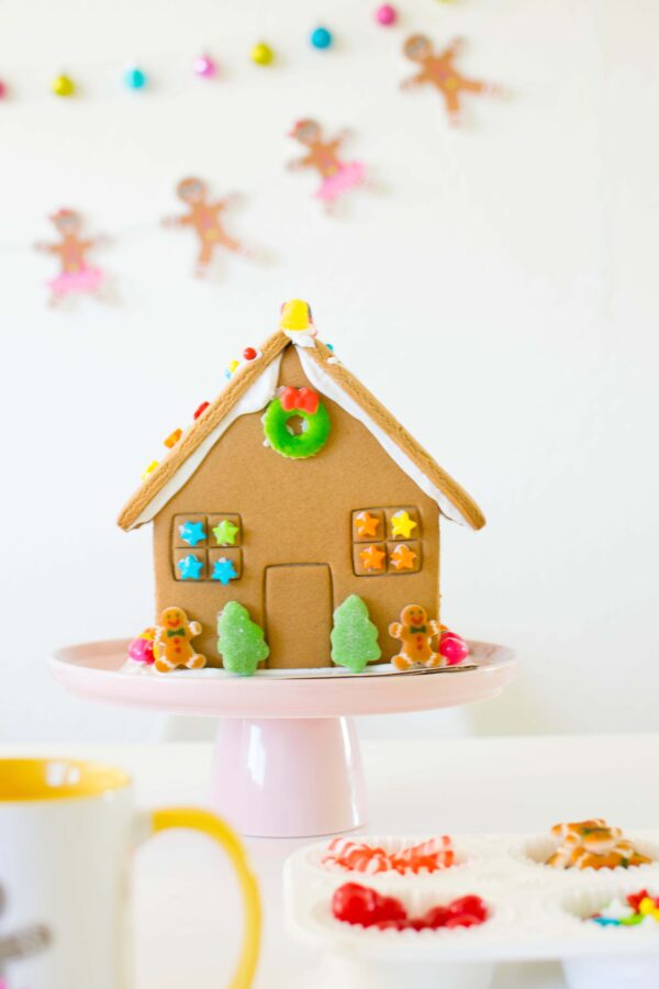 A Gingerbread House Decorating Party - A Holiday Tradition