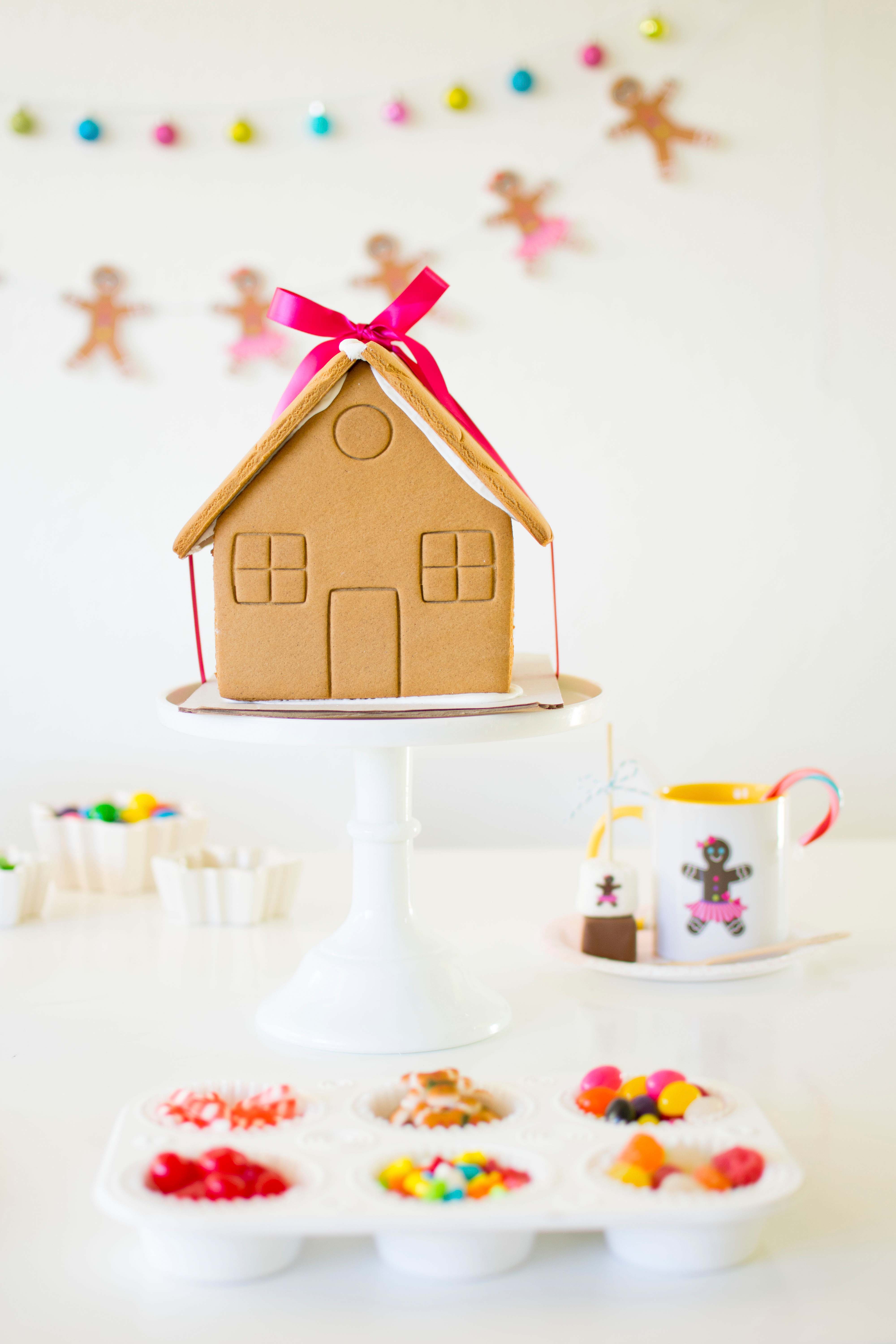 A Gingerbread House Decorating Party - A Holiday Tradition