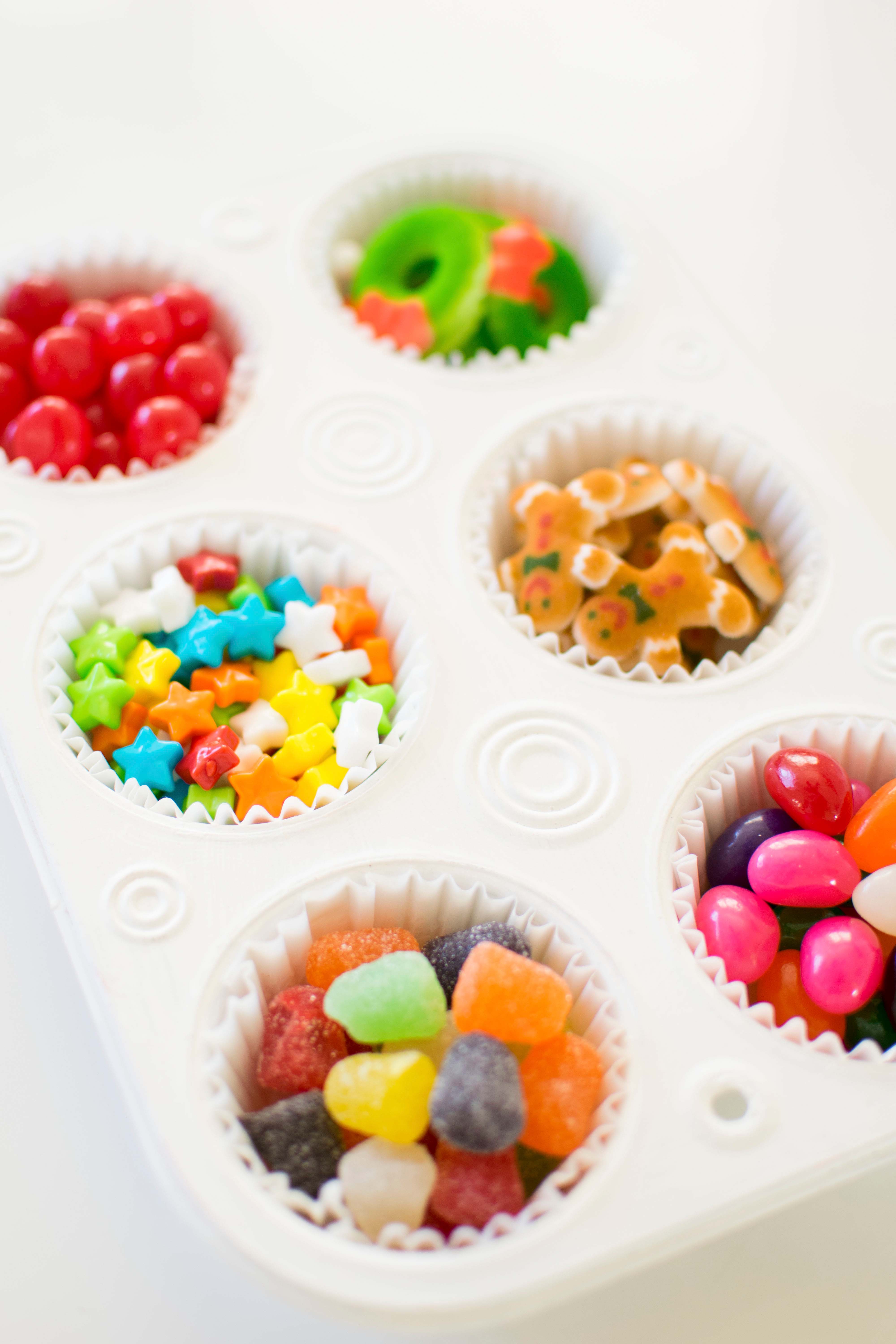 A Gingerbread House Decorating Party - A Holiday Tradition