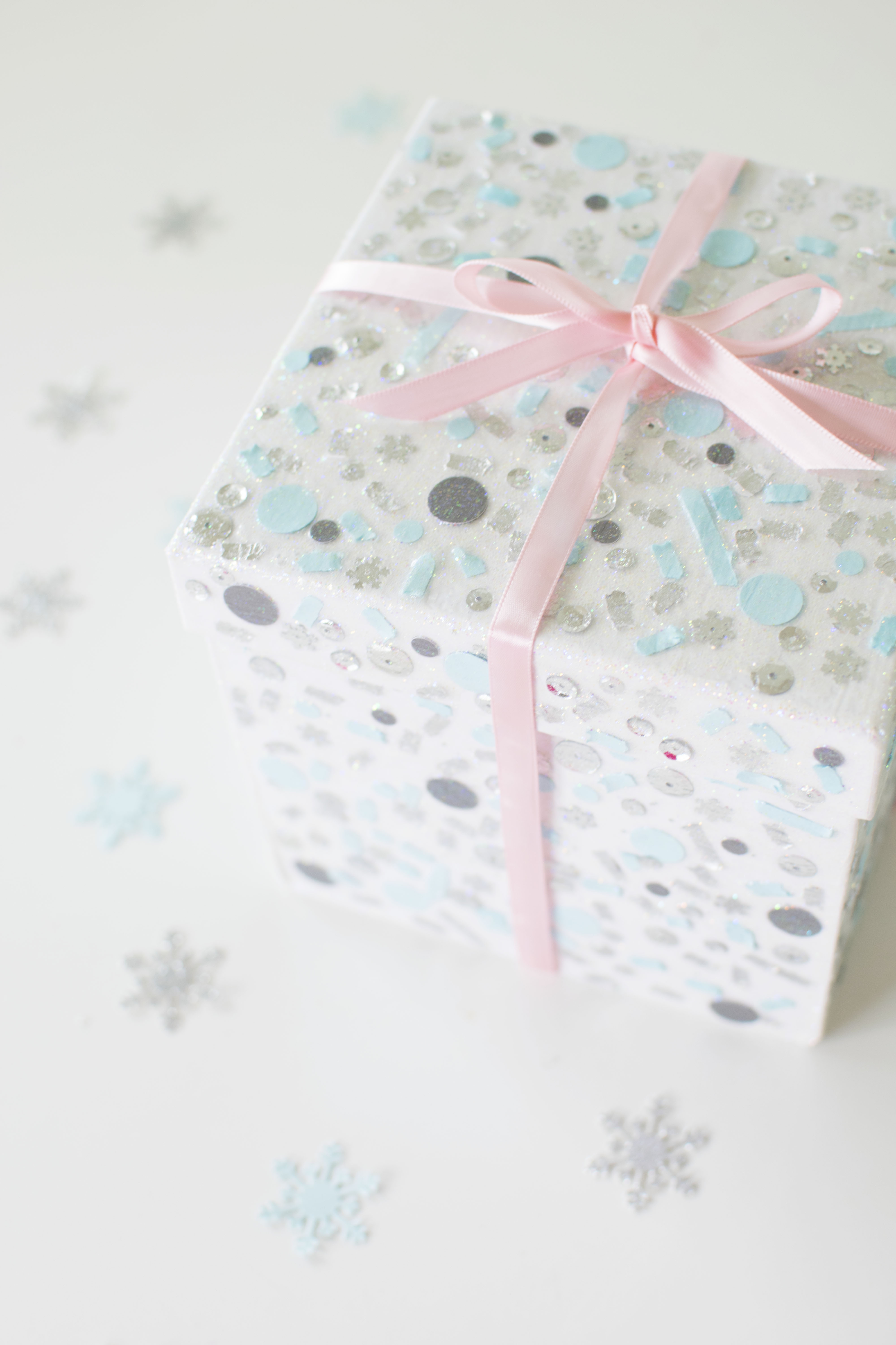 Make a Frozen Confetti Gift Box Step-by-Step Tutorial
