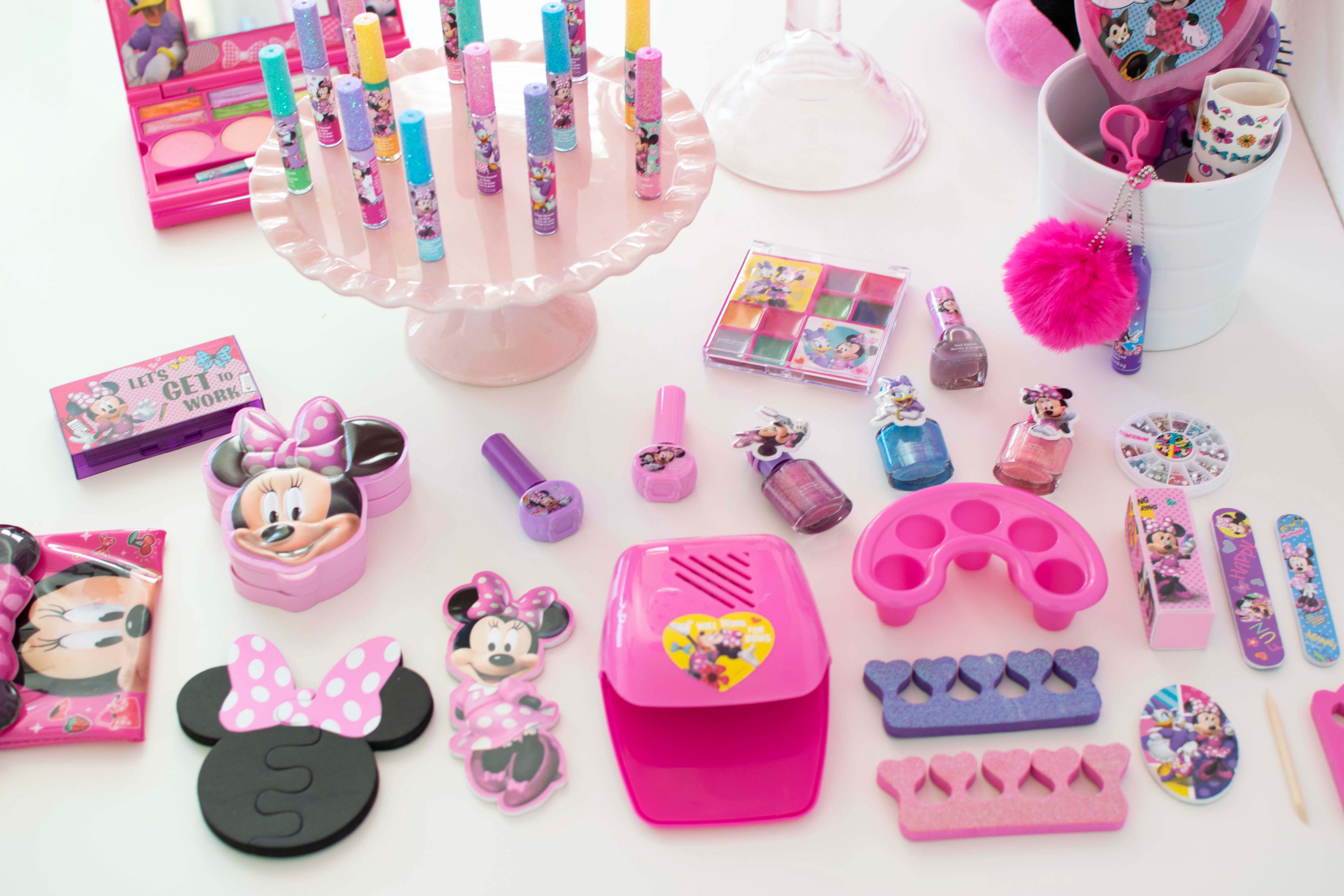Host a Minnie Mouse Spa Playdate