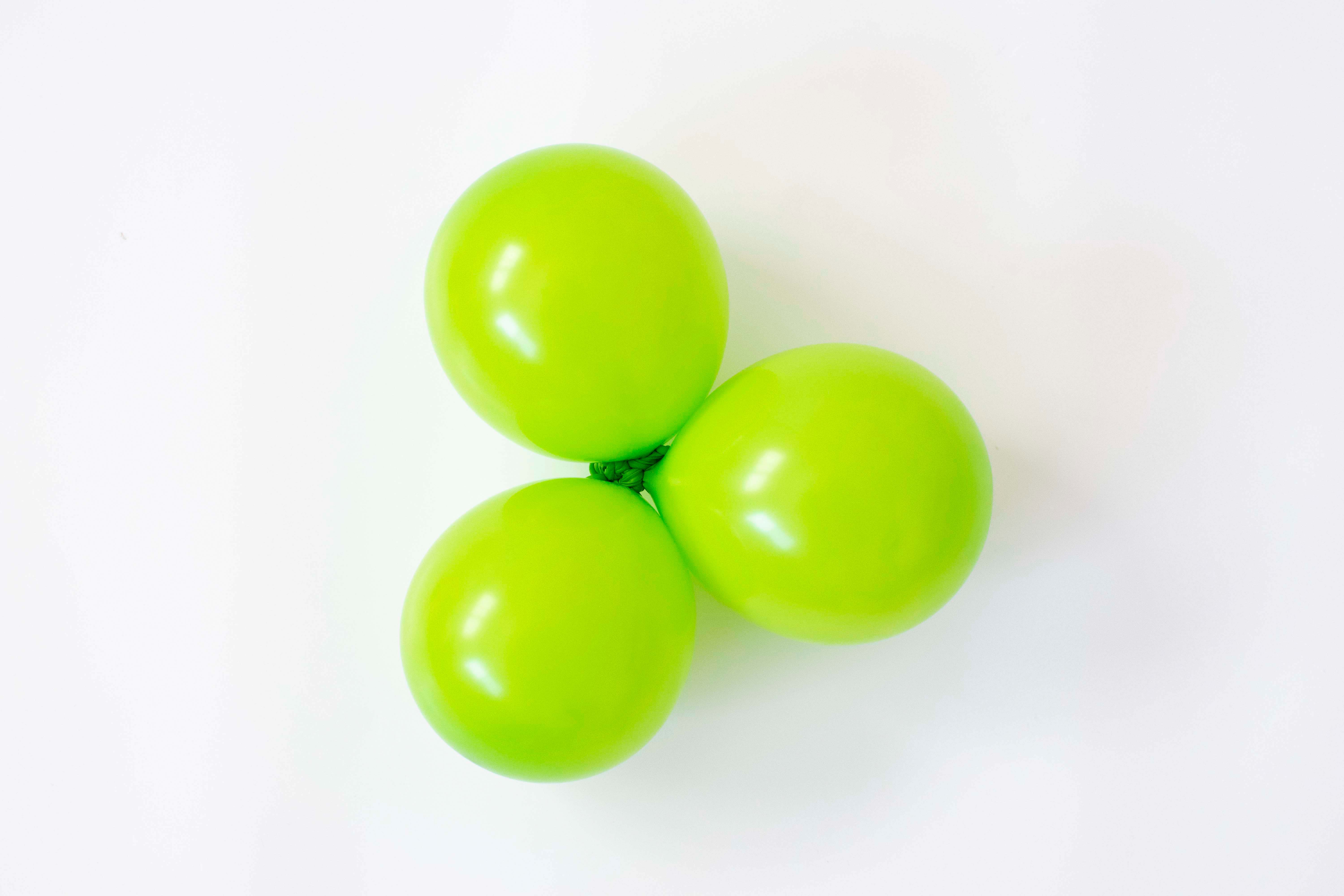 DIY Molecule Balloon Party Decor for a Mad Science Birthday Party