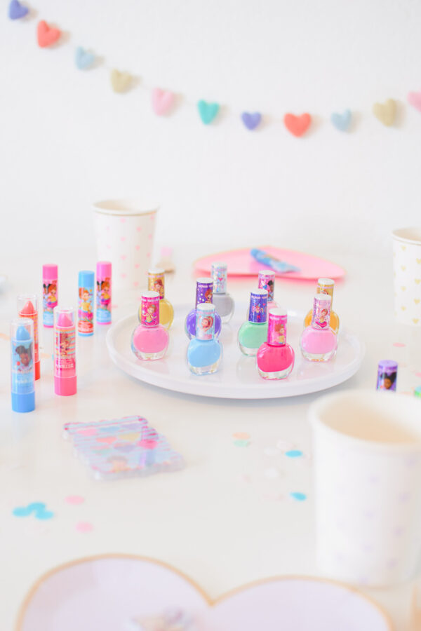 Host an Adorable Fancy Nancy Playdate with TownleyGirl