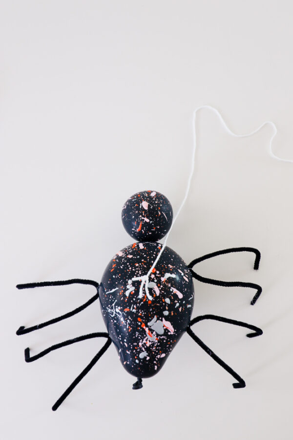 DIY Paint Splattered Spider Balloons - TWINKLE TWINKLE LITTLE PARTY