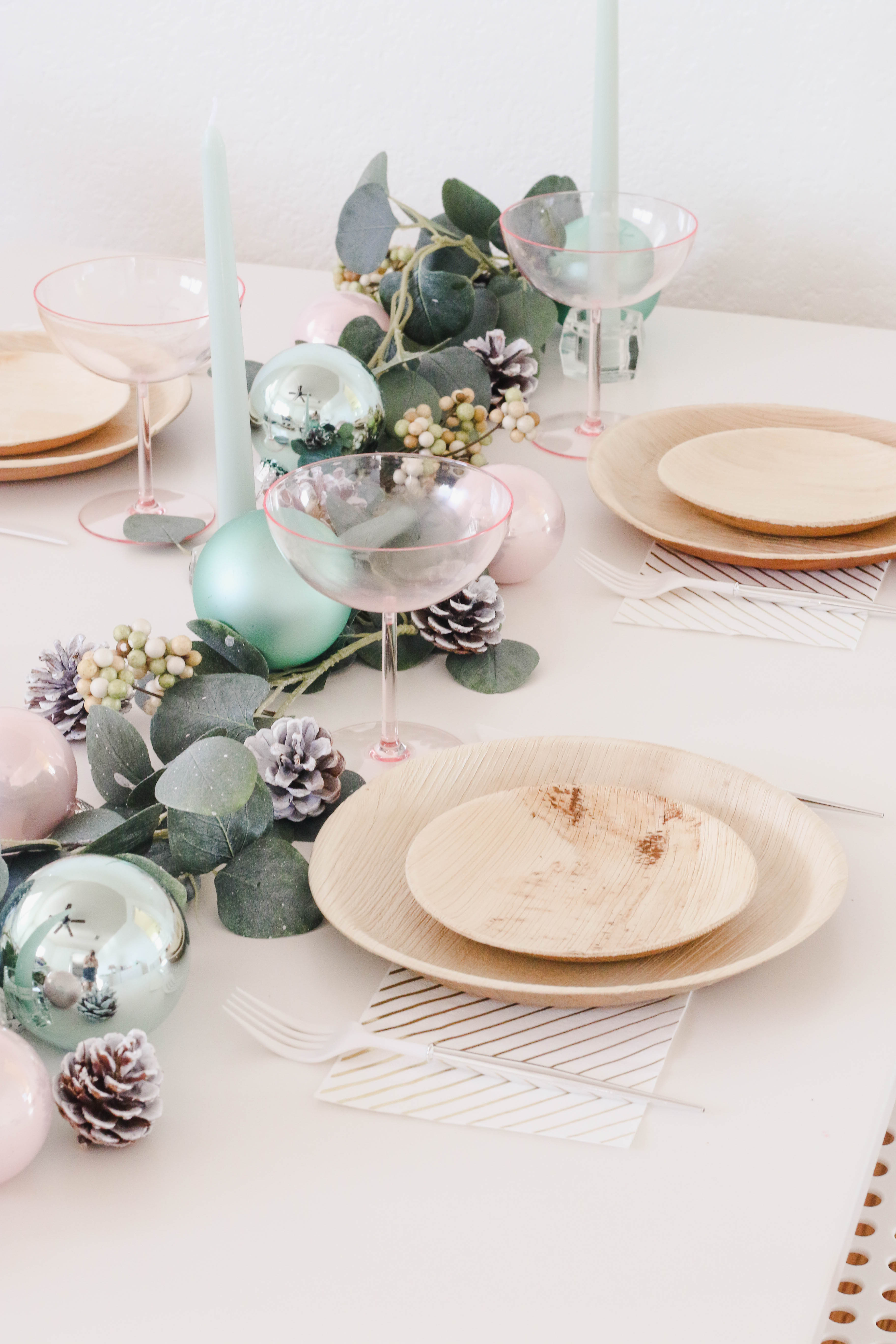 A Simple DIY Holiday Table Centerpiece you can recreate in no time!